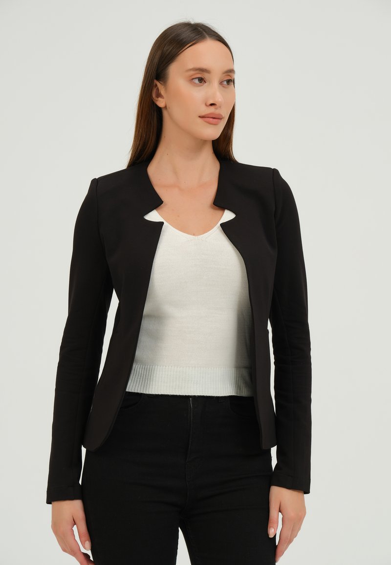 Basics and More Bleizeris - black/juoda - Zalando.lt