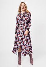 4funkyflavours BACK TO YOUR PLACE IN A FLORAL PRINT - Robe chemise ...