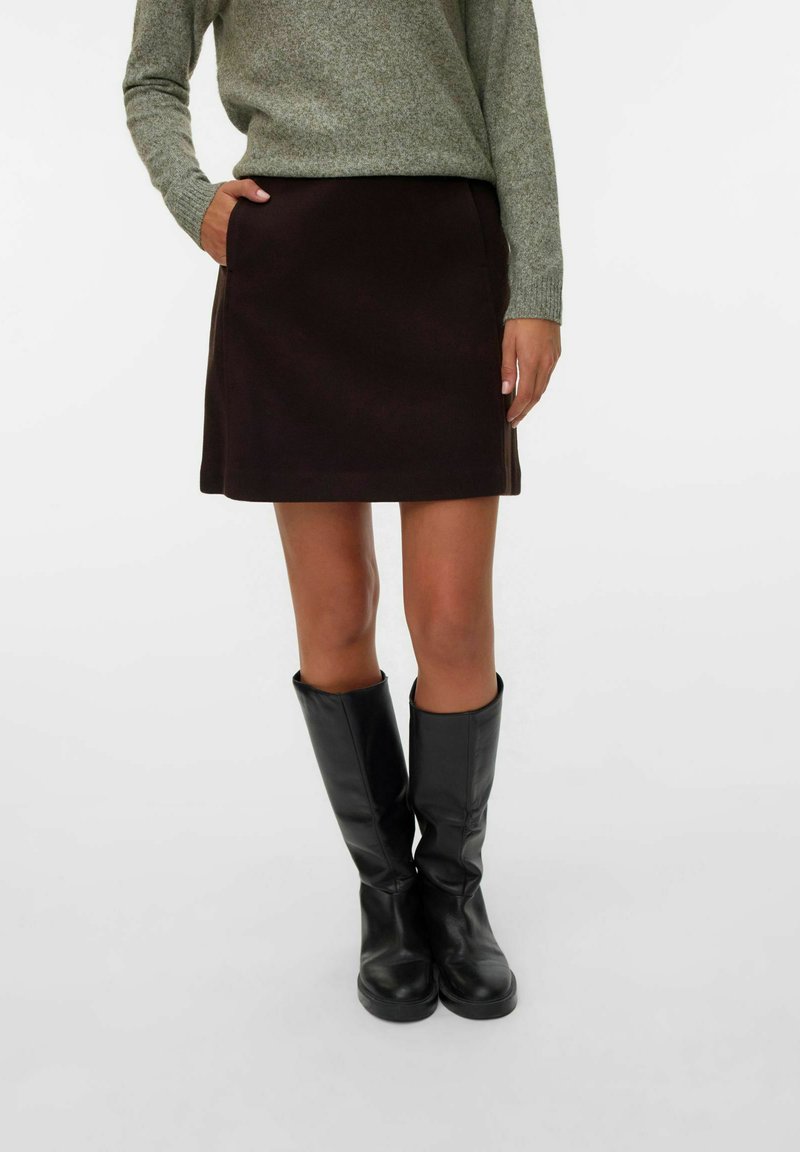 Vero Moda VMFORTUNALLISON SHORT - A-snit nederdel - chocolate torte ...