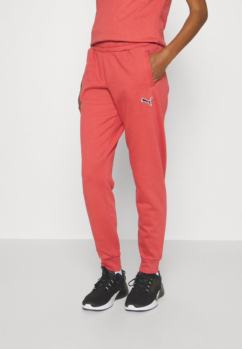 Puma BETTER ESSENTIALS - Trainingsbroek - astro red/wit - Zalando.be