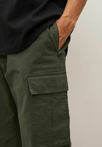 Next RELAXED FIT PARACHUTE - Pantalon cargo - khaki green/vert - ZALANDO.FR