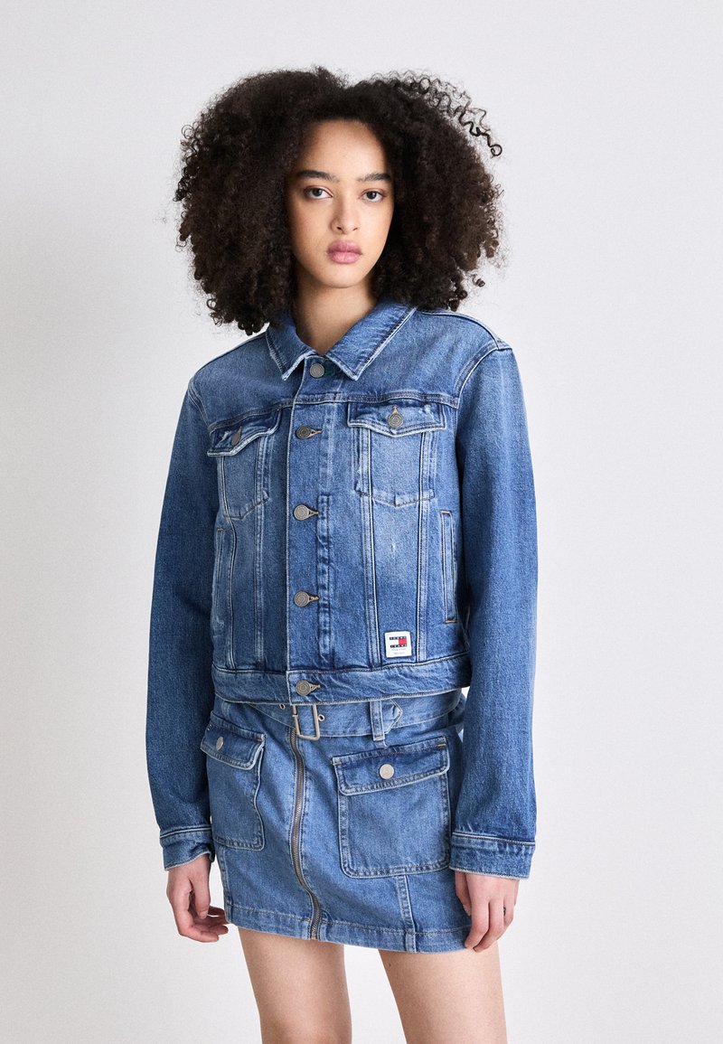 Tommy Jeans IZZIE JACKET - Veste en jean - denim medium/denim bleu - ZALANDO.FR
