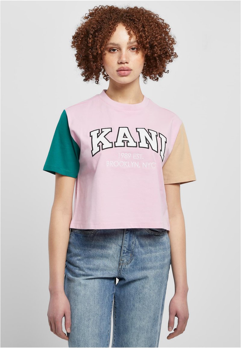 Karl Kani SERIF CROP BLOCK - T-shirt med print - pink/ljusrosa - Zalando.se