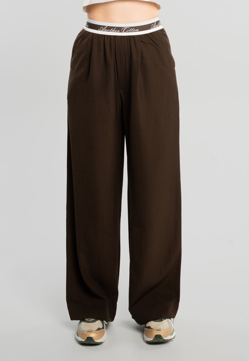 Another Cotton Lab WIDE - Stoffhose - chocolate/braun - Zalando