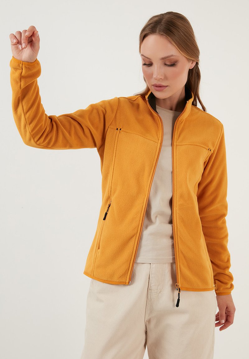 LELA HIGH COLLAR ZIPPER - Veste polaire - mustard color/moutarde ...