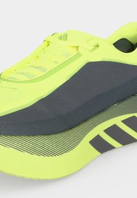 adidas Performance HYPERBOOST EDGE - Hardloopschoenen voor op de weg ...