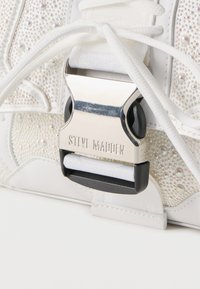 Steve Madden BDIEGO - Keresztpántos táska - pearl/törtfehér - Zalando.hu