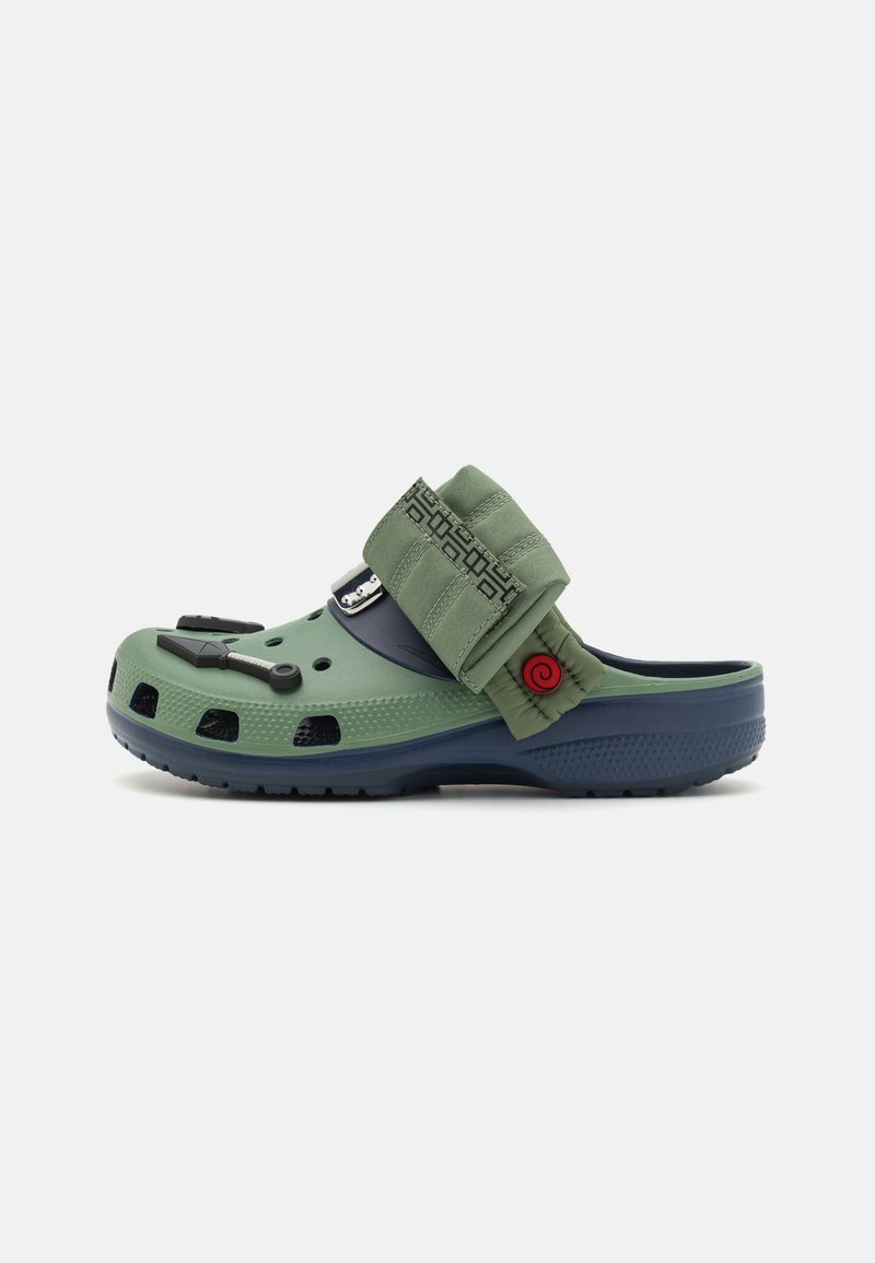 Crocs NARUTO CLASSIC UNISEX - Mules - oliv/olive - Zalando.ie