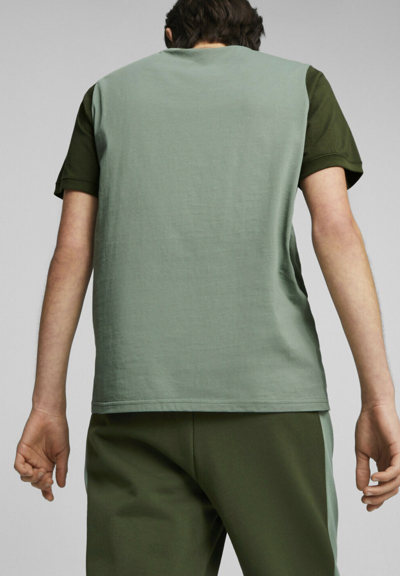 Puma CLASSICS BLOCK - Print T-shirt - eucalyptus myrtle/green - Zalando.ie