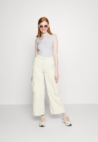 Weekday ZARI ASSYMETRIC - Top - white/weiß - Zalando.ch