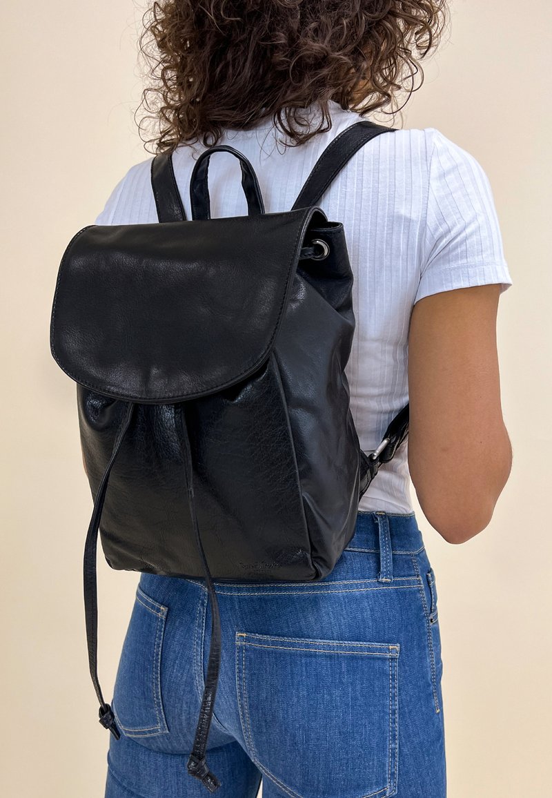 Gusti Leder JULA - Rucksack - schwarz/black - Zalando.ie