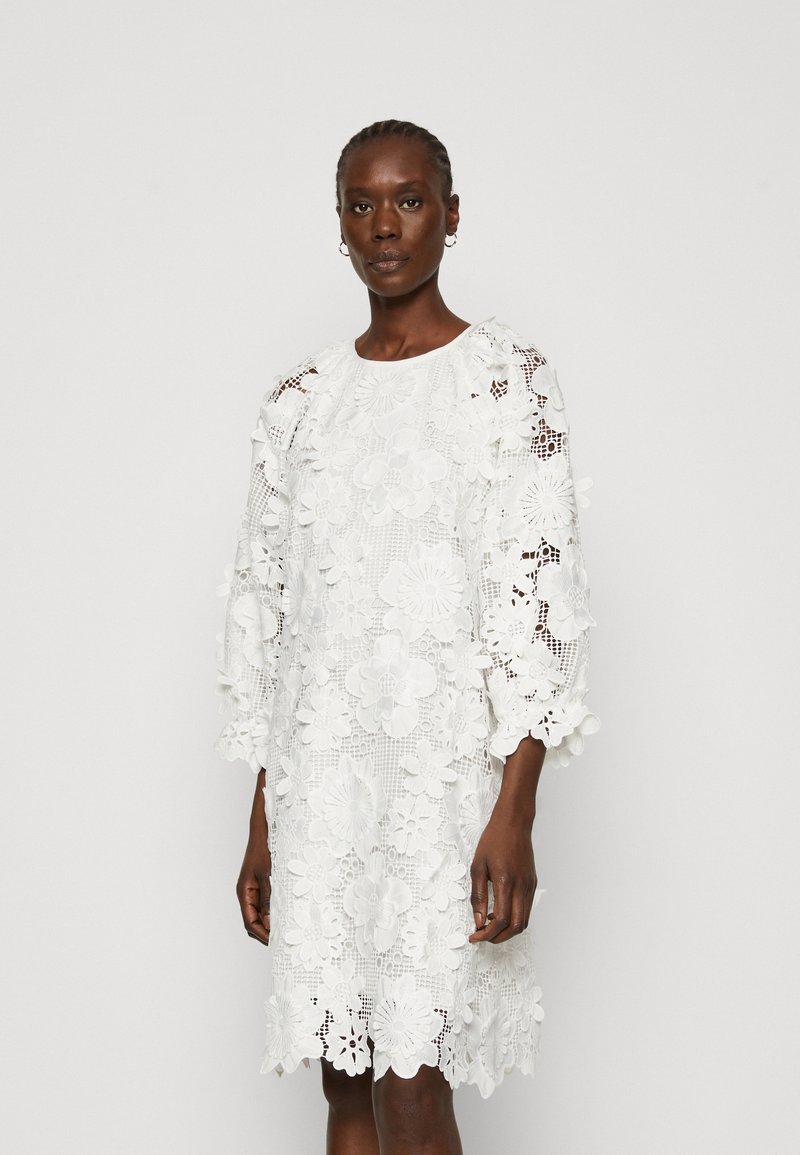 YAS Tall YASTREA 3/4 DRESS SHOW - Robe de soirée - star white/blanc ...