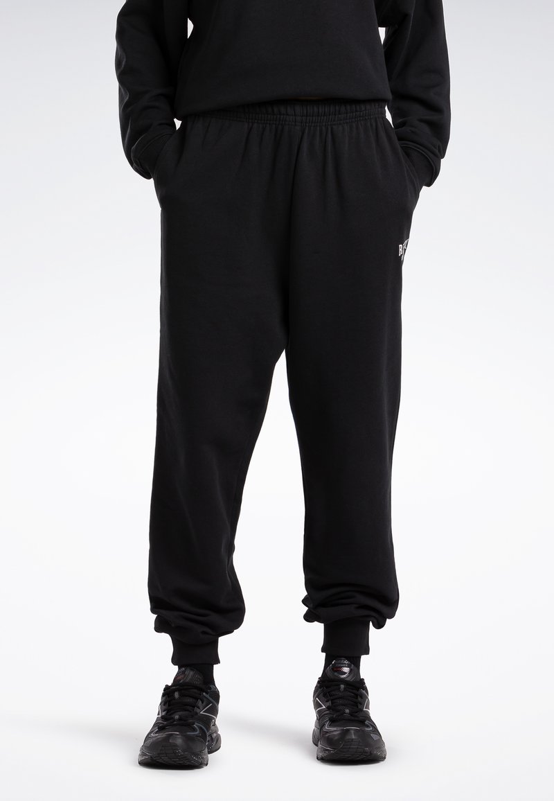 Reebok Classic ARCHIVE ESSENTIALS - Tracksuit bottoms - black - Zalando.ie