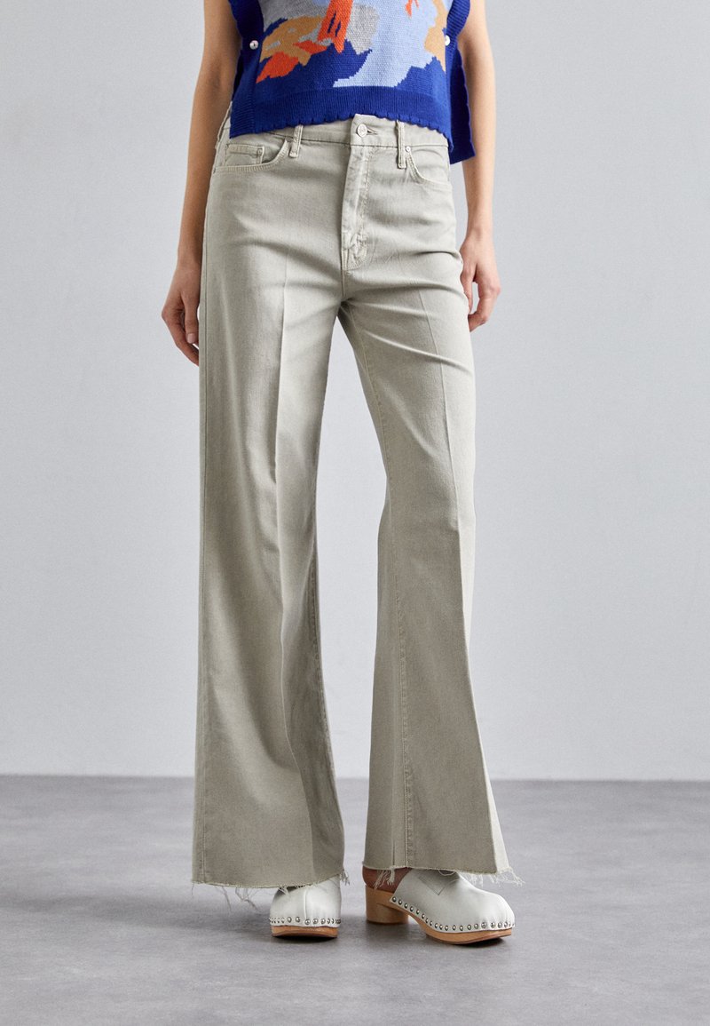 Mother THE ROLLER FRAY - Flared Jeans - agate grey/light grey - Zalando