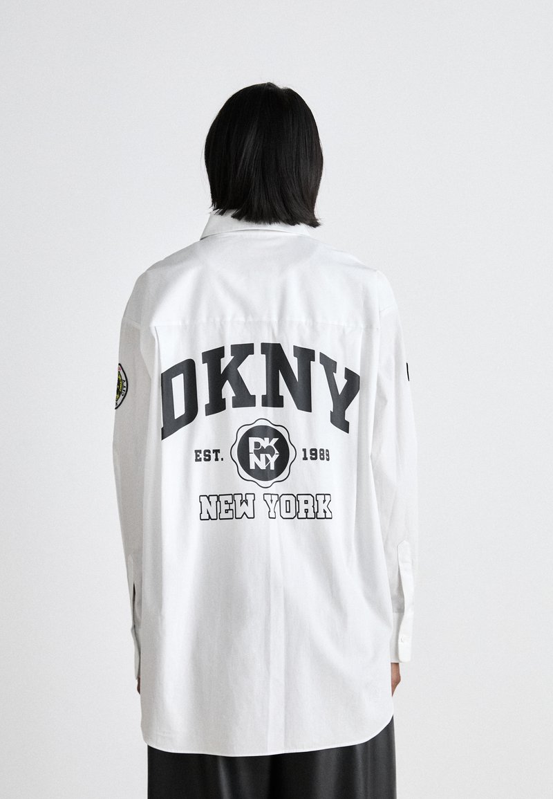 DKNY PATCH AND EMBORIDERY OVERSIZED - Button-down blouse - white ...