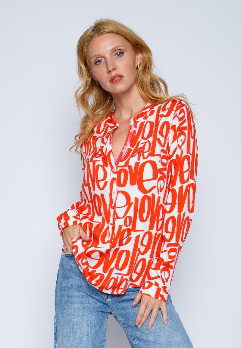 Emily van den Bergh DAMENBLUSE - Blouse - red_white_letters/meerkleurig ...