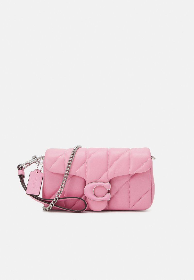COACH QUILTED PILLOW COVERED TABBY WRISTLET WITH CHAIN - Handtas ...
