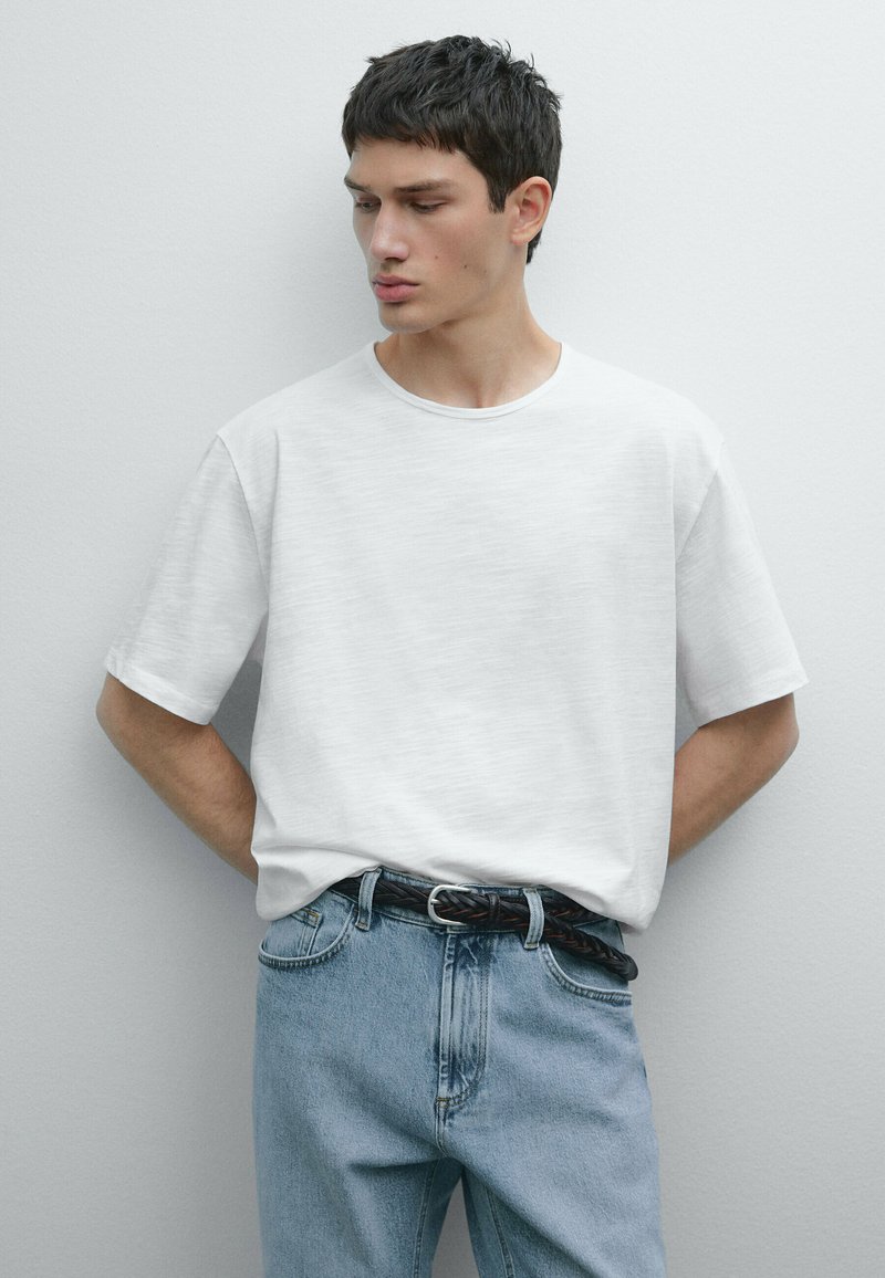 Massimo Dutti WITH DETAIL - Basic T-shirt - white - Zalando