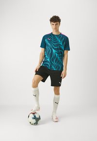 Puma INDIVIDUALLIGA GRAPHIC - Camiseta deportiva - ocean tropic/poison ...