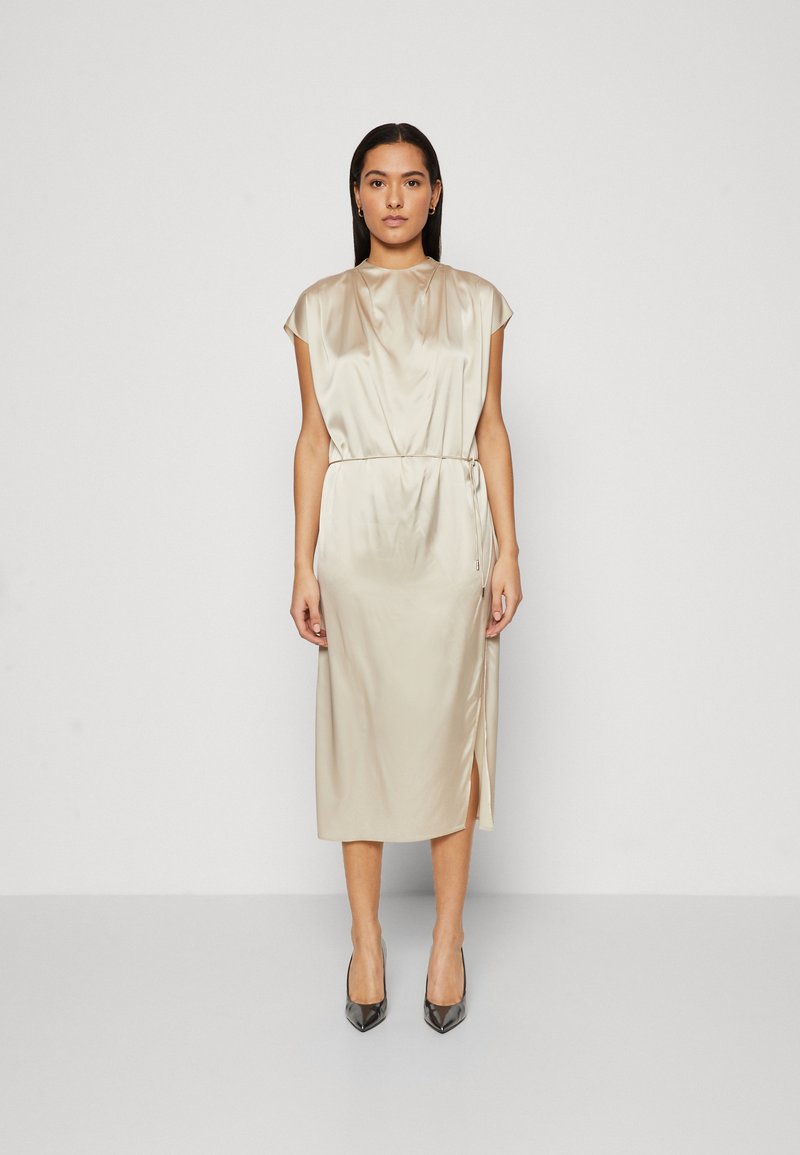 Calvin Klein NAIA DRAPED SHIFT MIDI DRESS - Robe de soirée - peyote ...