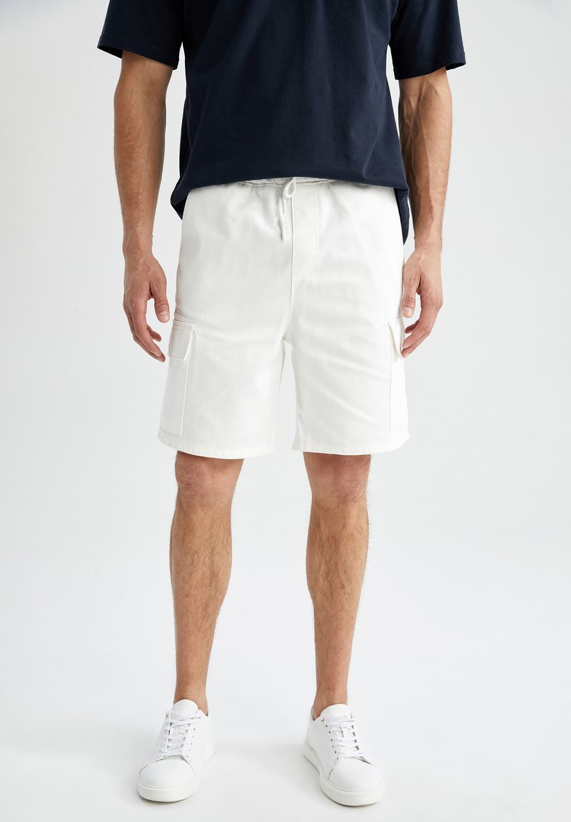 DeFacto Shorts - white/weiß - Zalando.de