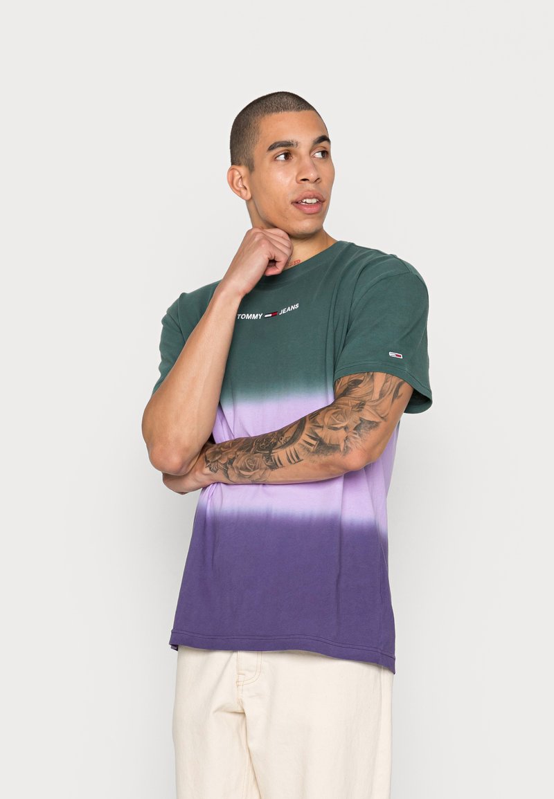 Tommy Jeans COLORBLOCK TIE DYE TEE UNISEX - T-Shirt print - violet ...