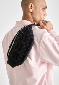 COACH CHARTER BELT BAG IN SIGNATURE - Bum bag - black denim - Zalando