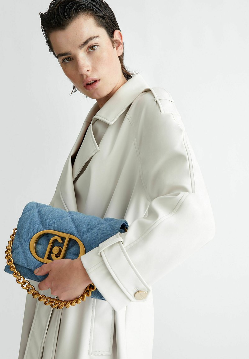 LIU JO DENIM LAPUFFY - Kabelka - blue denim/modrý denim - Zalando.cz