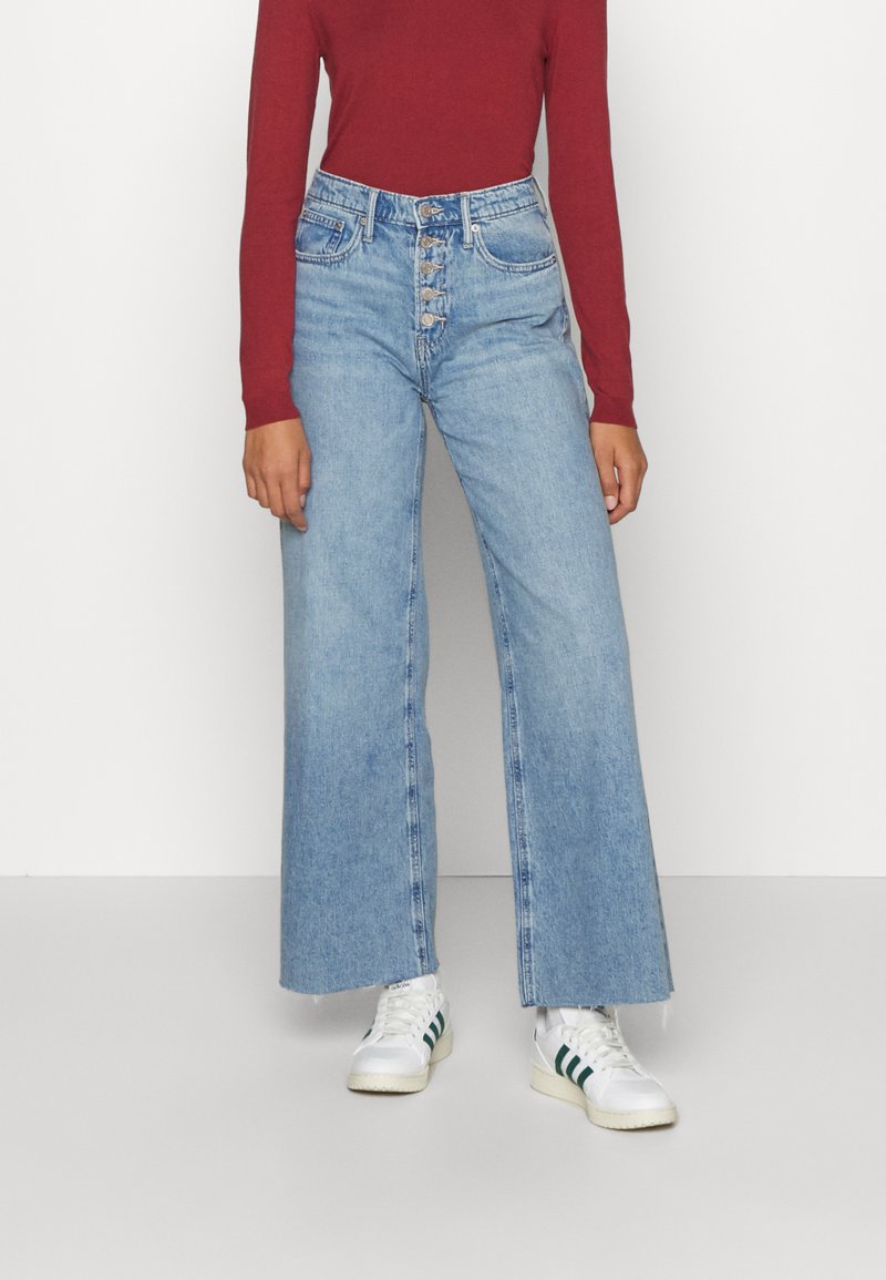 GAP WIDE LEG BUTTON - Bootcut jeans - medium natalie/blue denim ...
