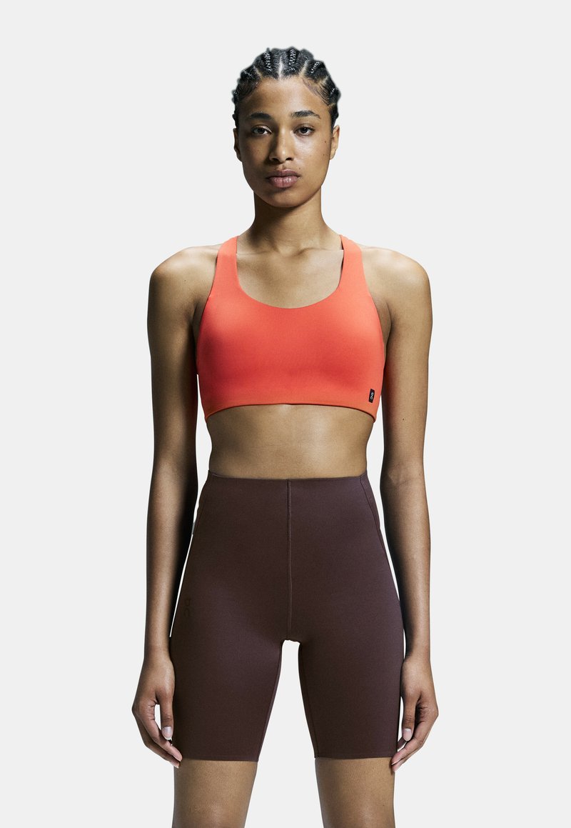 On ACTIVE - Medium support sports bra - spice/red - Zalando