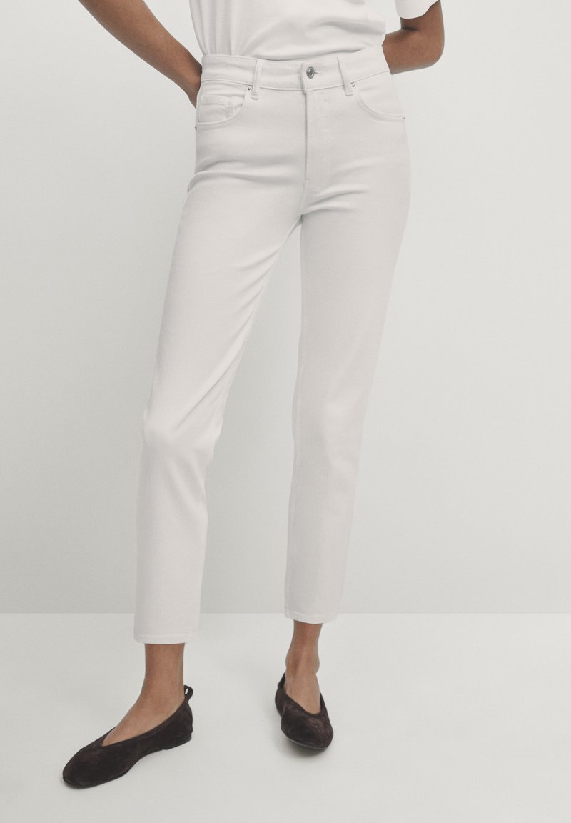 Massimo Dutti MID-WAIST CROPPED - Jeans slim fit - white/vit - Zalando.se