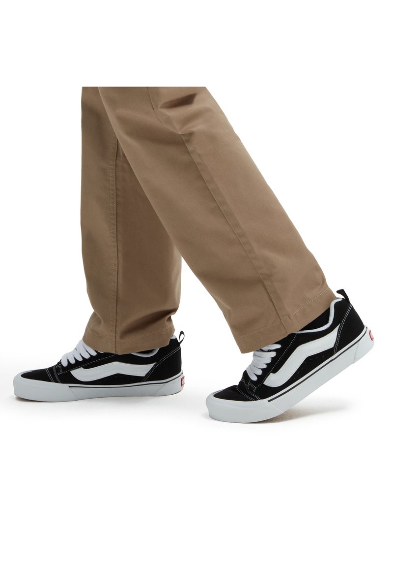 Vans KNU SKOOL - Sporta apavi - black true white/melns - Zalando.lv