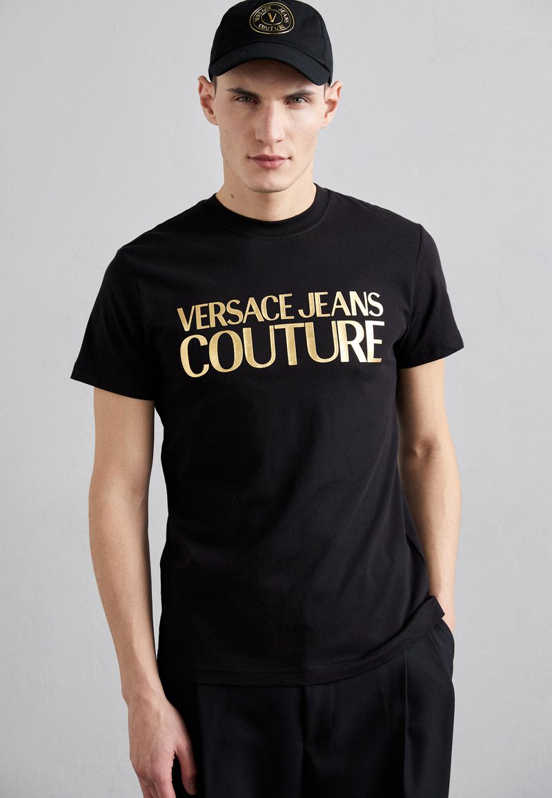 Versace Jeans Couture LOGO - Print T-shirt - black/gold/black - Zalando.ie