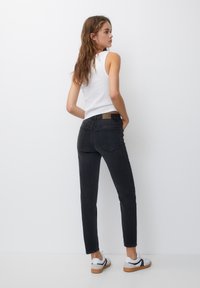 PULL&BEAR BASIC MOM COMFORT - Straight leg jeans - black/zwart - Zalando.nl