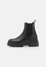 Tommy Hilfiger MONOCHROMATIC CHELSEA BOOT - Platform ankle boots - black - Zalando