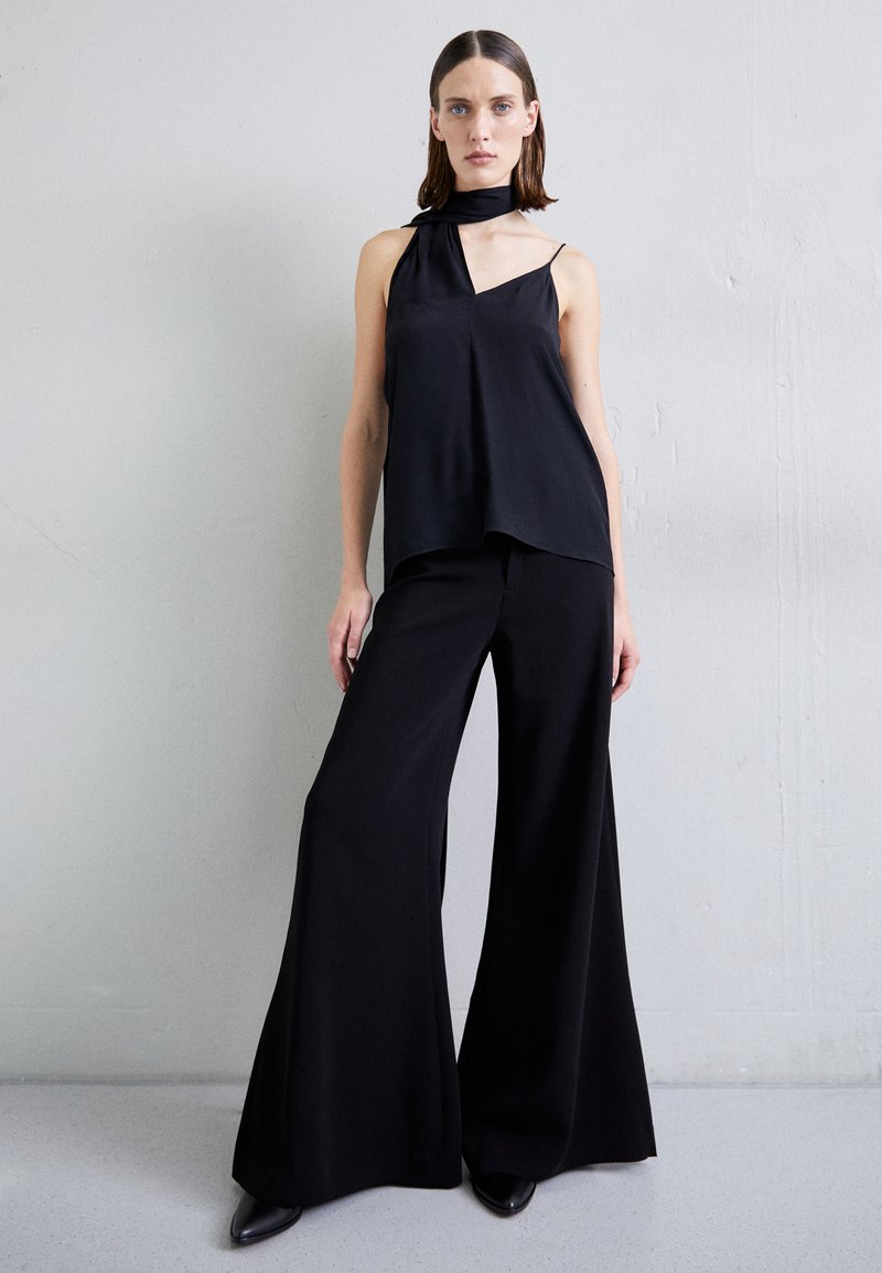 Rodebjer PETISO - Tygbyxor - black/svart - Zalando.se