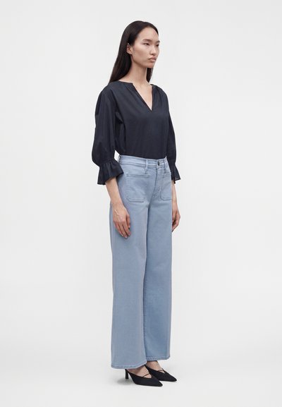 FRAME PALAZZO HARBOR POCKET - Wide leg - sky blue/světlemodrý denim ...