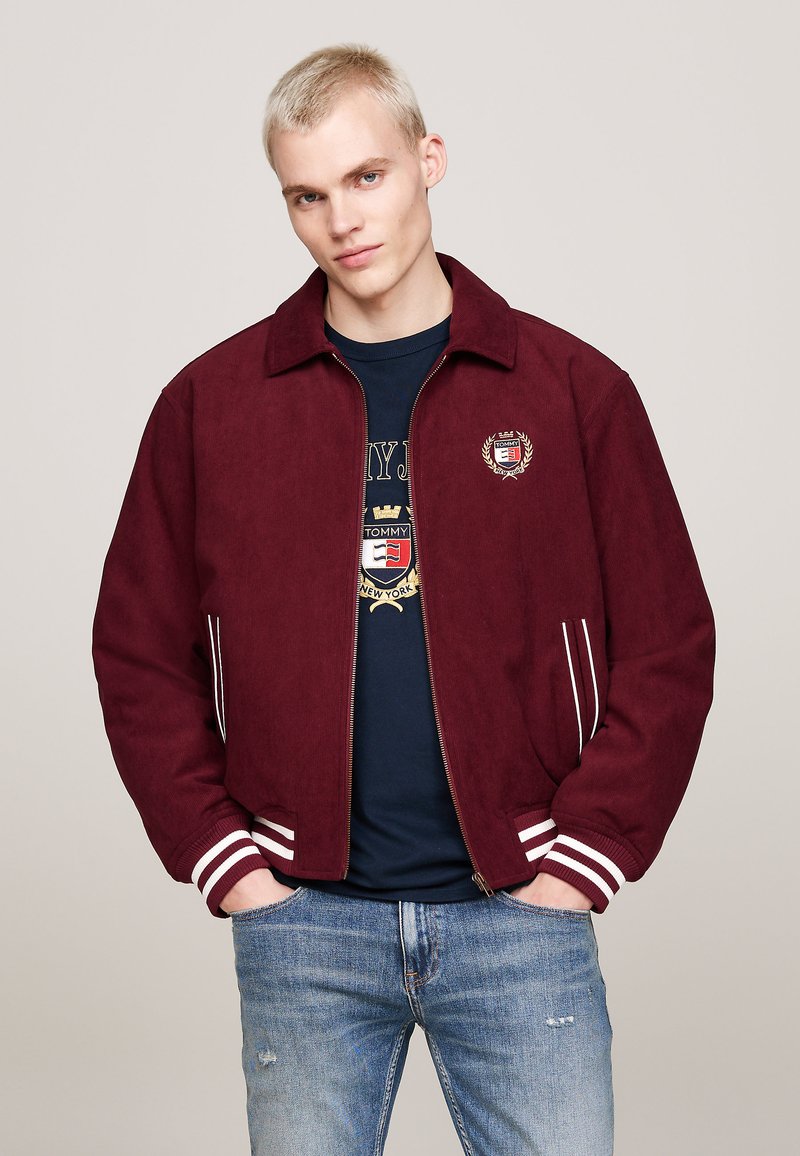 Tommy Jeans CREST LETTERMAN - Jas - deep rouge/bordeauxrood - Zalando.nl