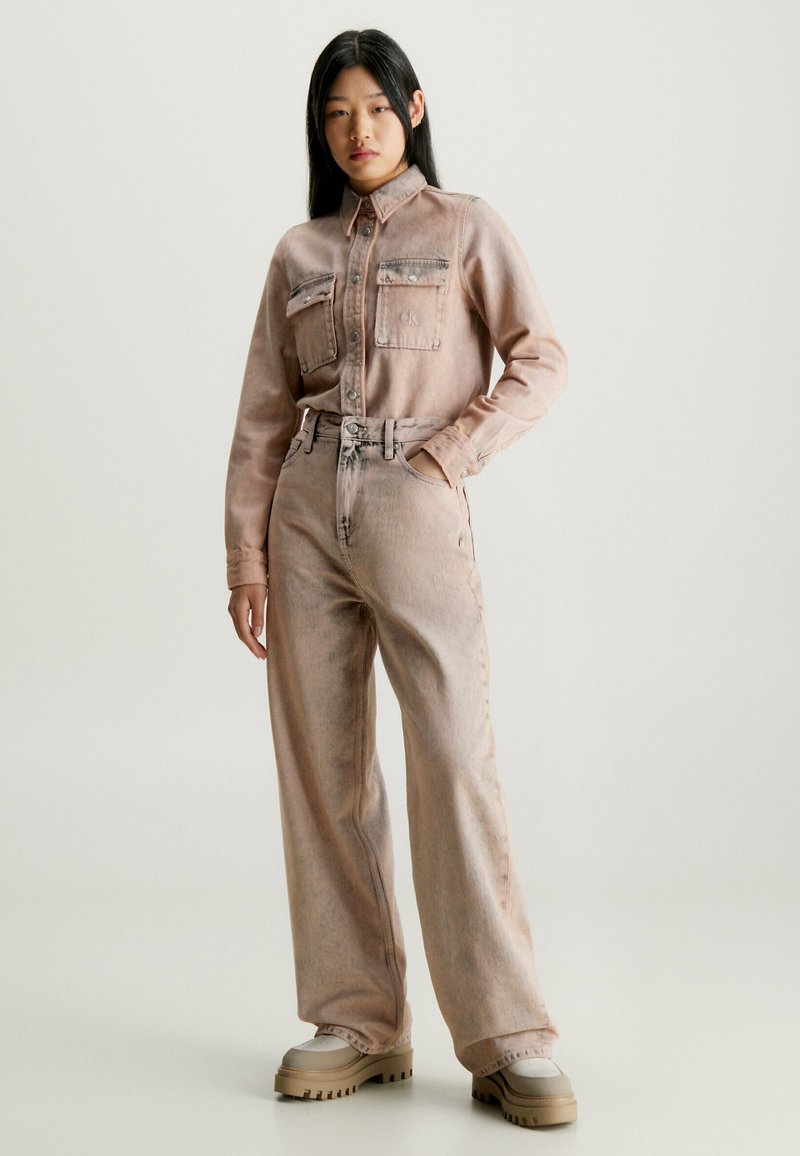 Calvin Klein Jeans HIGH RISE - Jeans Relaxed Fit - denim medium/blue ...