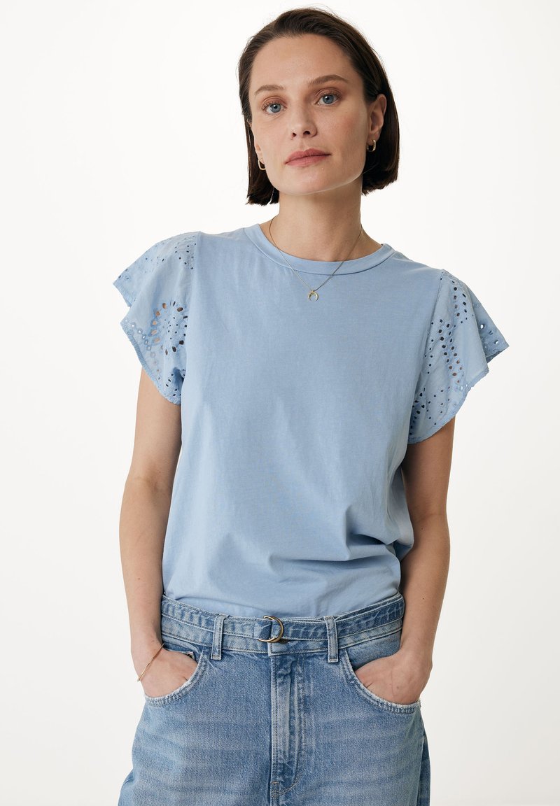 Mexx Top with broidery sleeves - T-shirt print - baby blue/blauw ...
