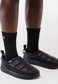 Lacoste SERVE - Slipper - blk blk/schwarz - Zalando.de