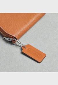 COACH COACHTOPIA - WAVY ZIP AROUND WALLET UNISEX - Geldbörse ...