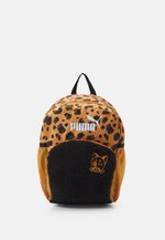 Puma MATE BACKPACK UNISEX - Sac à dos - desert clay/multicolore ...