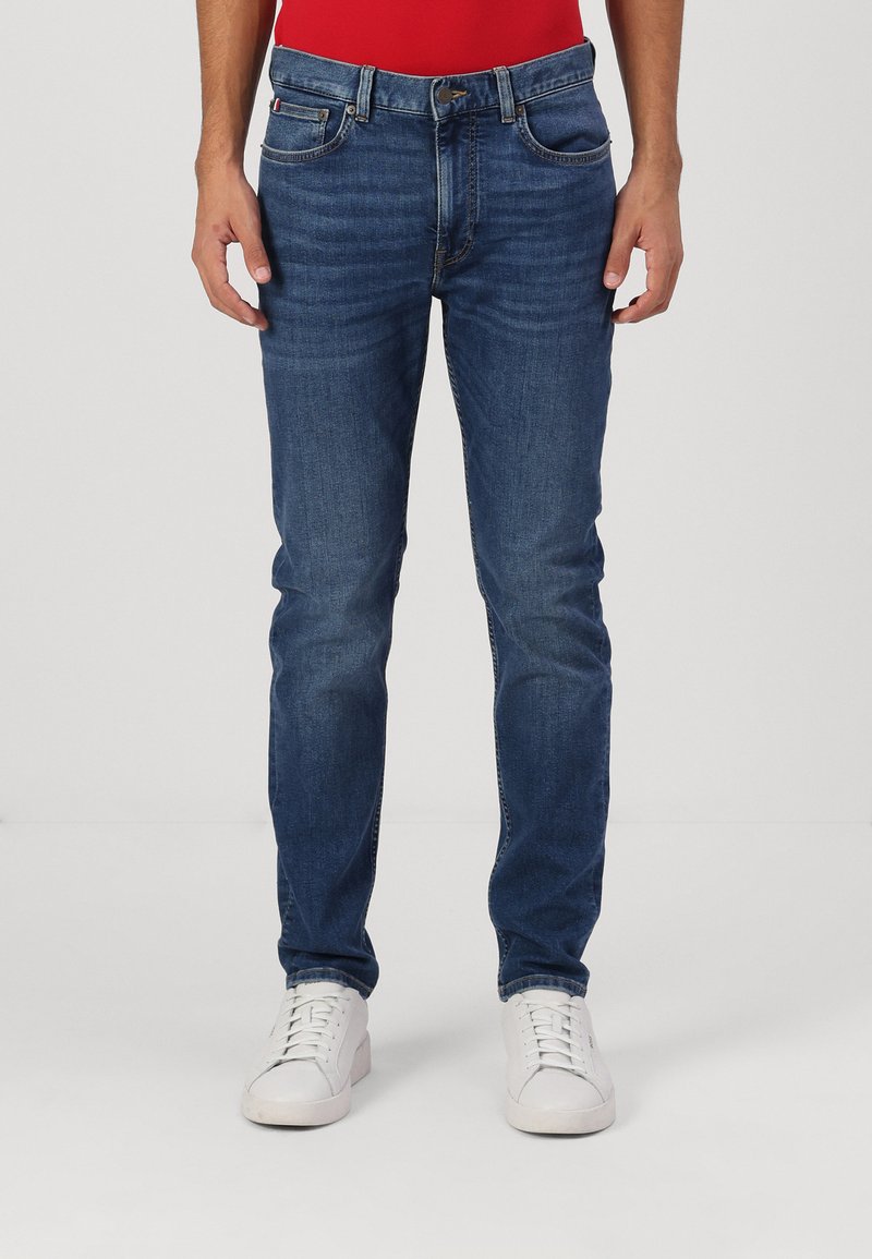 Tommy Hilfiger CORE BLEECKER - Slim fit jeans - mid blue/blue denim ...