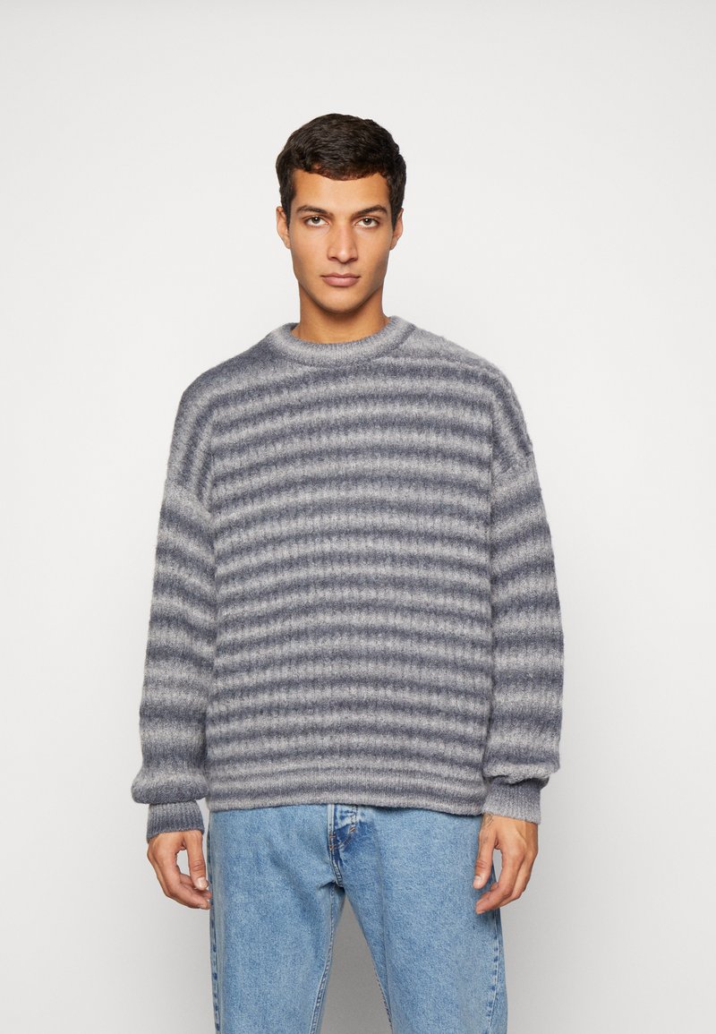 Weekday JOHN OVERSIZED STRIPE - Strickpullover - grey/white faded/grau ...