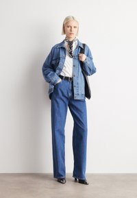 Calvin Klein Jeans HIGH RISE RELAXED - Jeans Relaxed Fit - denim medium ...