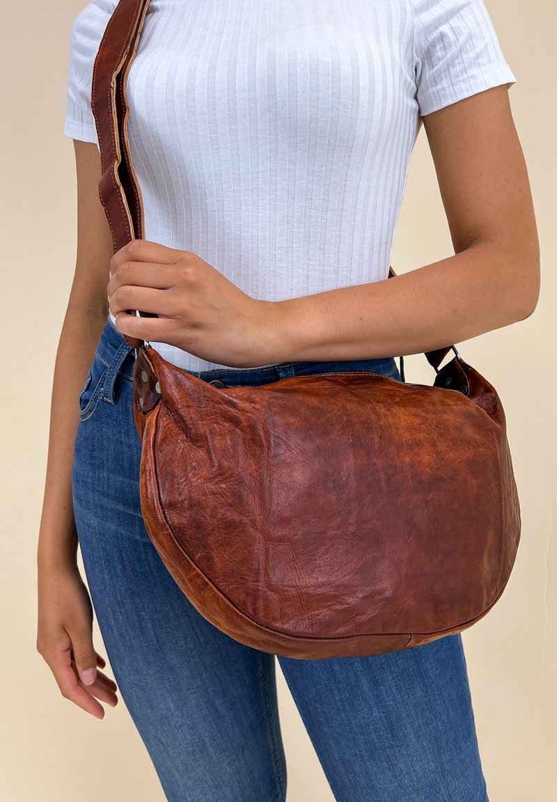 Gusti Leder ANNA - Across body bag - brown - Zalando.ie