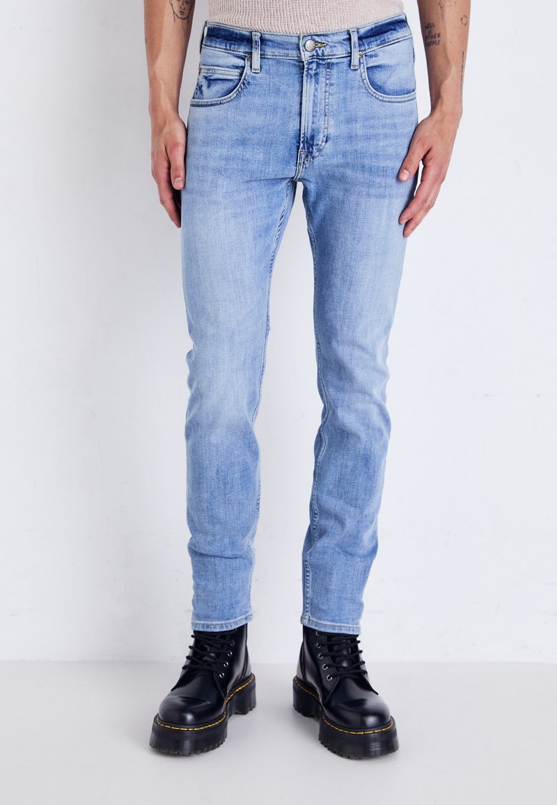 Lee RIDER - Jeans Tapered Fit - denimblau/blauw denim/bluedenim ...
