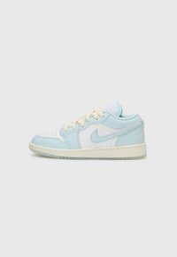 Jordan AIR JORDAN 1 LOW UNISEX - Sporta apavi - glacier blue/sea glass ...
