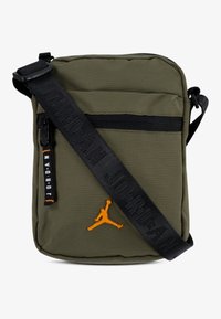 Jordan AIRBORNE FESTIVAL UNISEX - Ülerinna-kott - medium olive/khaki ...